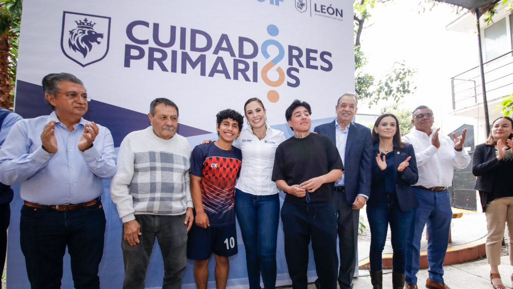 Entregan llaves de viviendas a dos jóvenes del programa “Vida ...